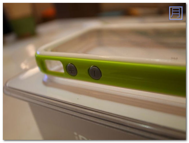 Apple iPhone 4S 開箱文 + Sgp Neo Hybrid 2S Snow Series Bumper - 月光下的嘆息!